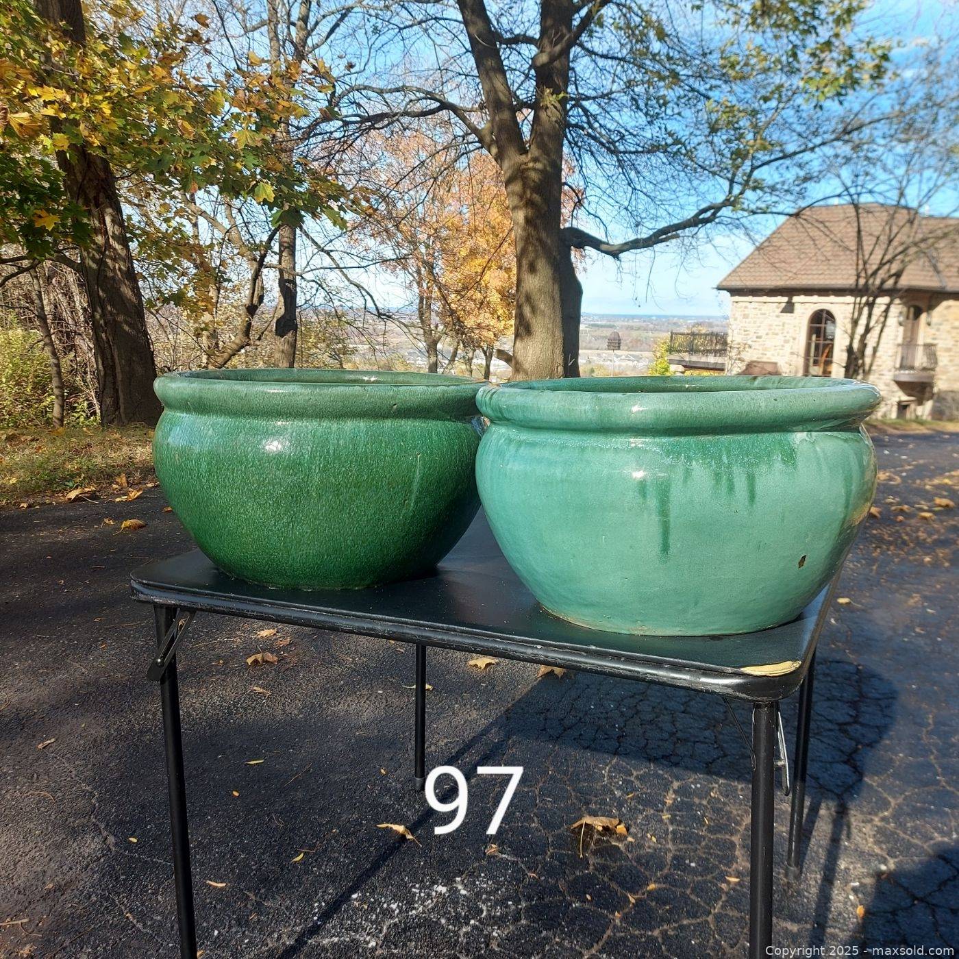 Pair of 18 in x 11 in ceramic planter pots | Maxsold