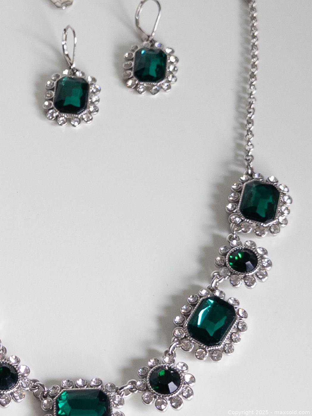 Monet faux emerald necklace and earrings | Maxsold