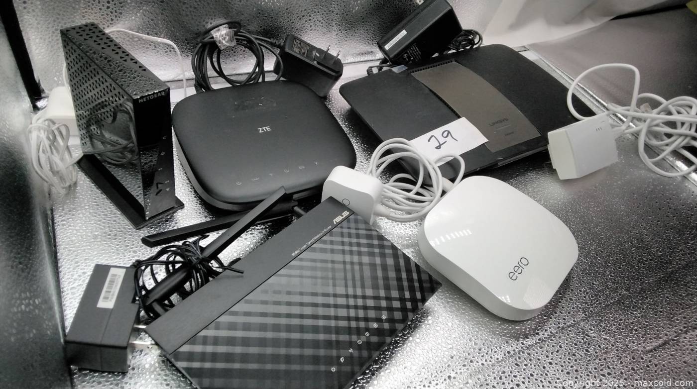 Assorted used wireless routers | Maxsold