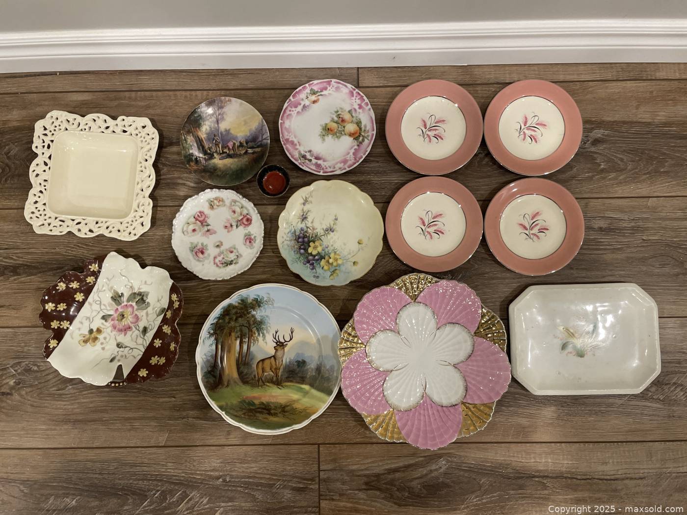 Decorative Plates Mixed Designs 14 | Maxsold