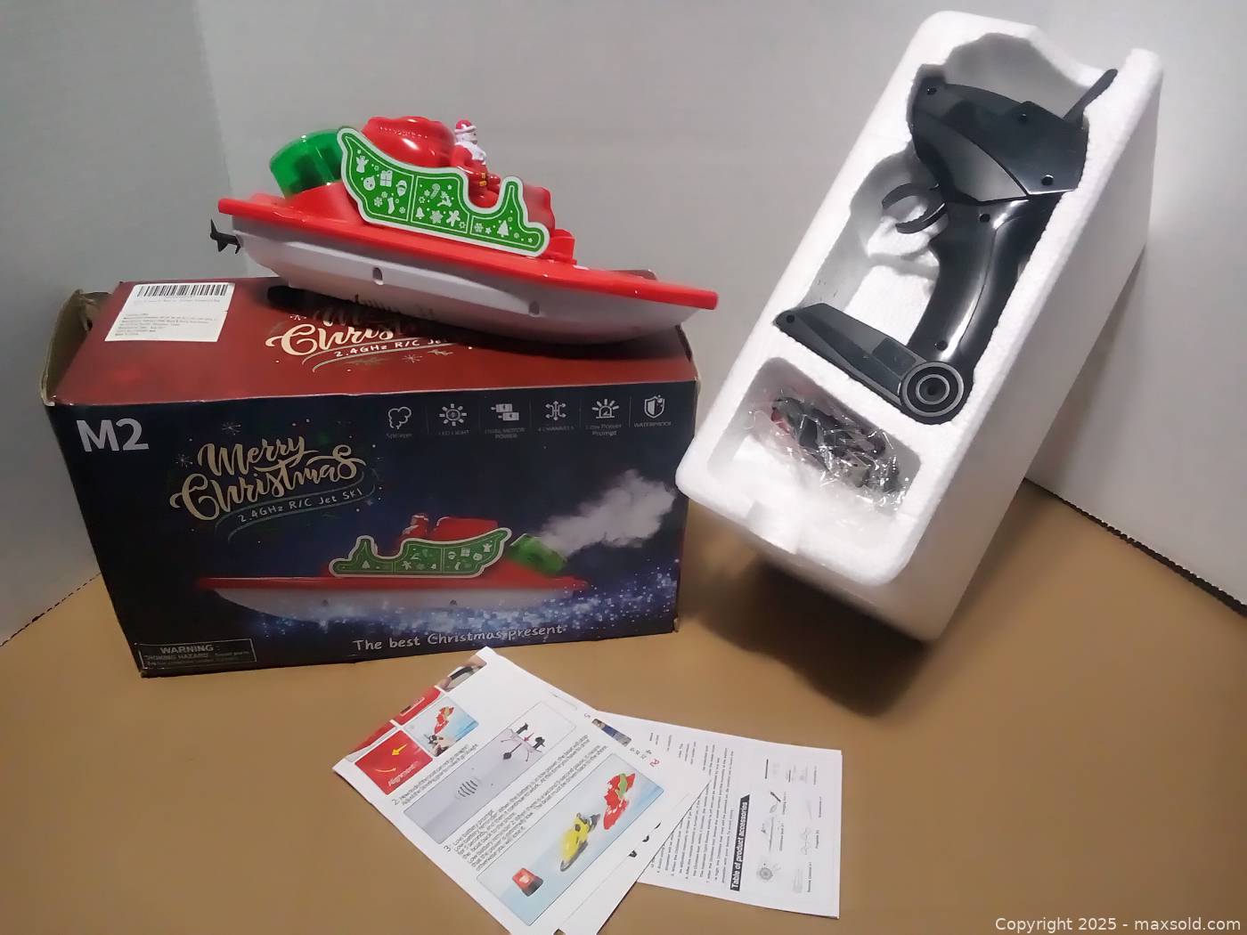 Santa Claus remote control ski boat set new | Maxsold