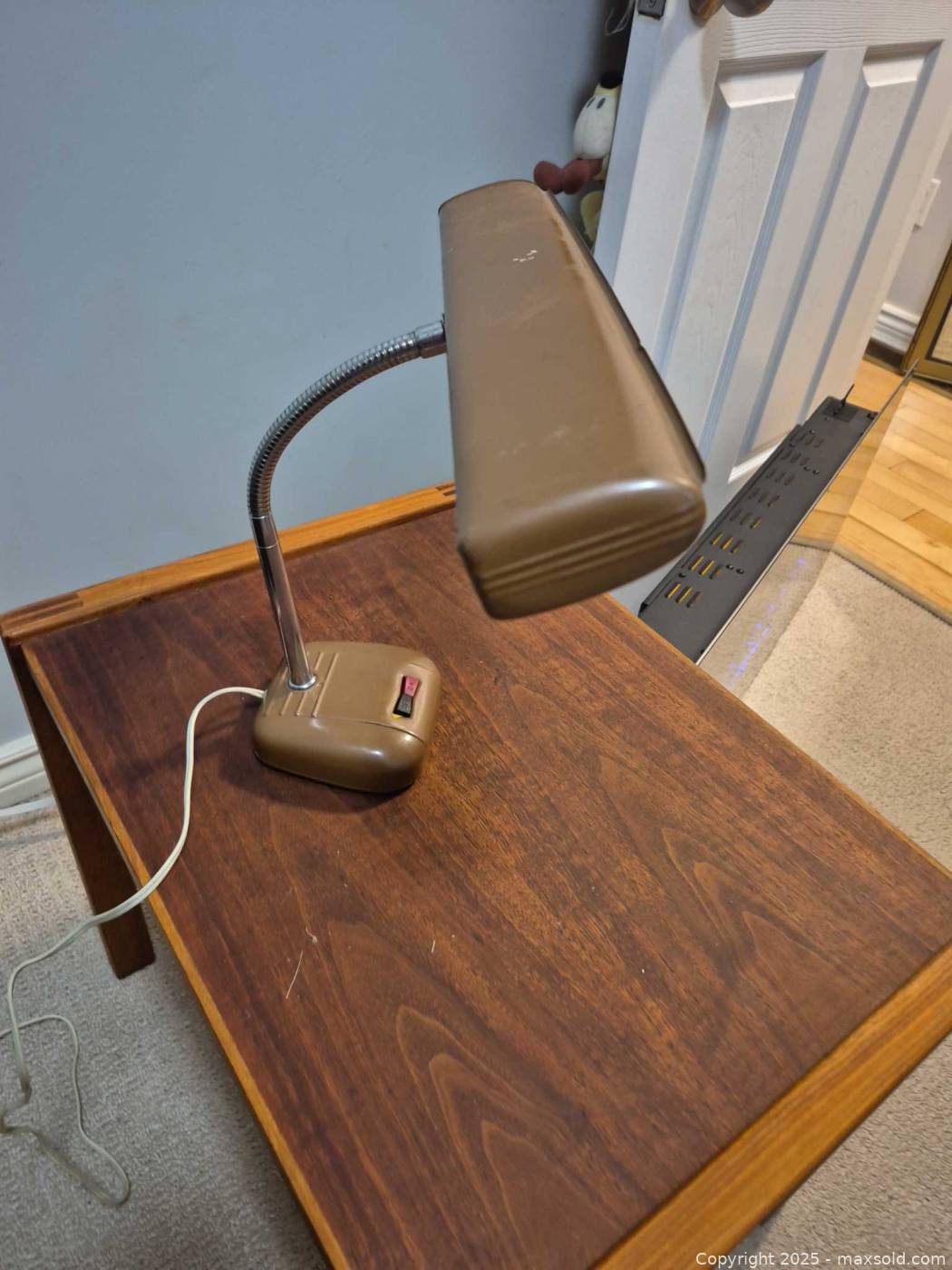 Eagle Electric NS-120 desk lamp | Maxsold