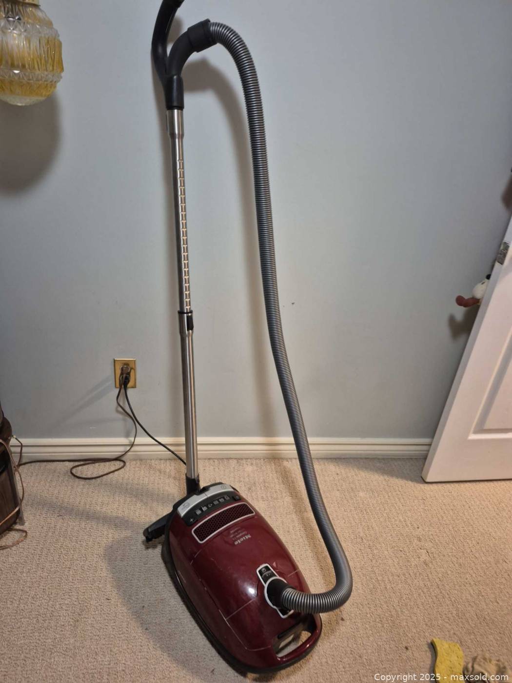 Miele Complete C3 Limited Edition PowerLine Canister Vacuum | Maxsold