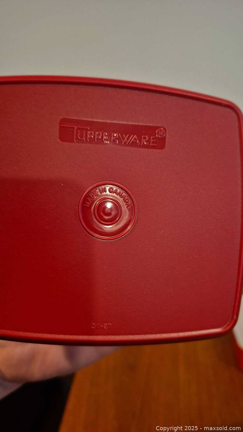 Tupperware square plastic food container set | Maxsold