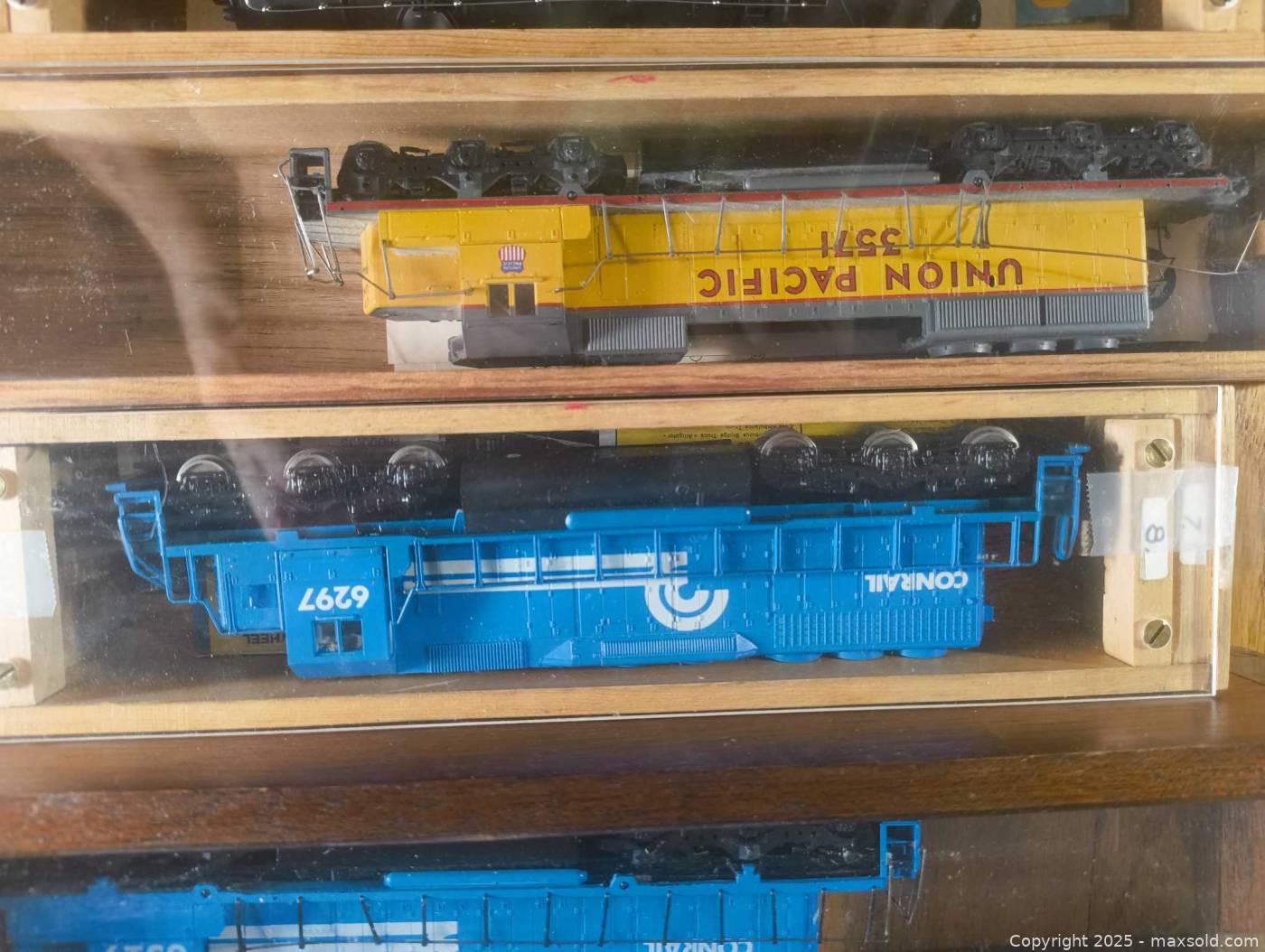 Conrail 6559 & 6927, Union Pacific 3571 and Steam 517 model train ...