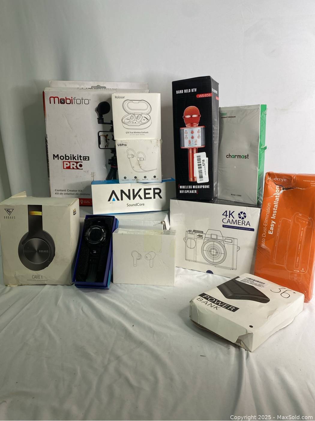 4K Digital Camera and Content Creator Kit with Audio Accessories | Maxsold