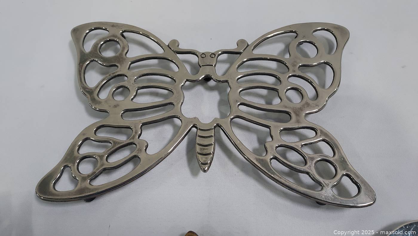 Set of 4 Metal Trivets in Various Shapes and Finishes | Maxsold