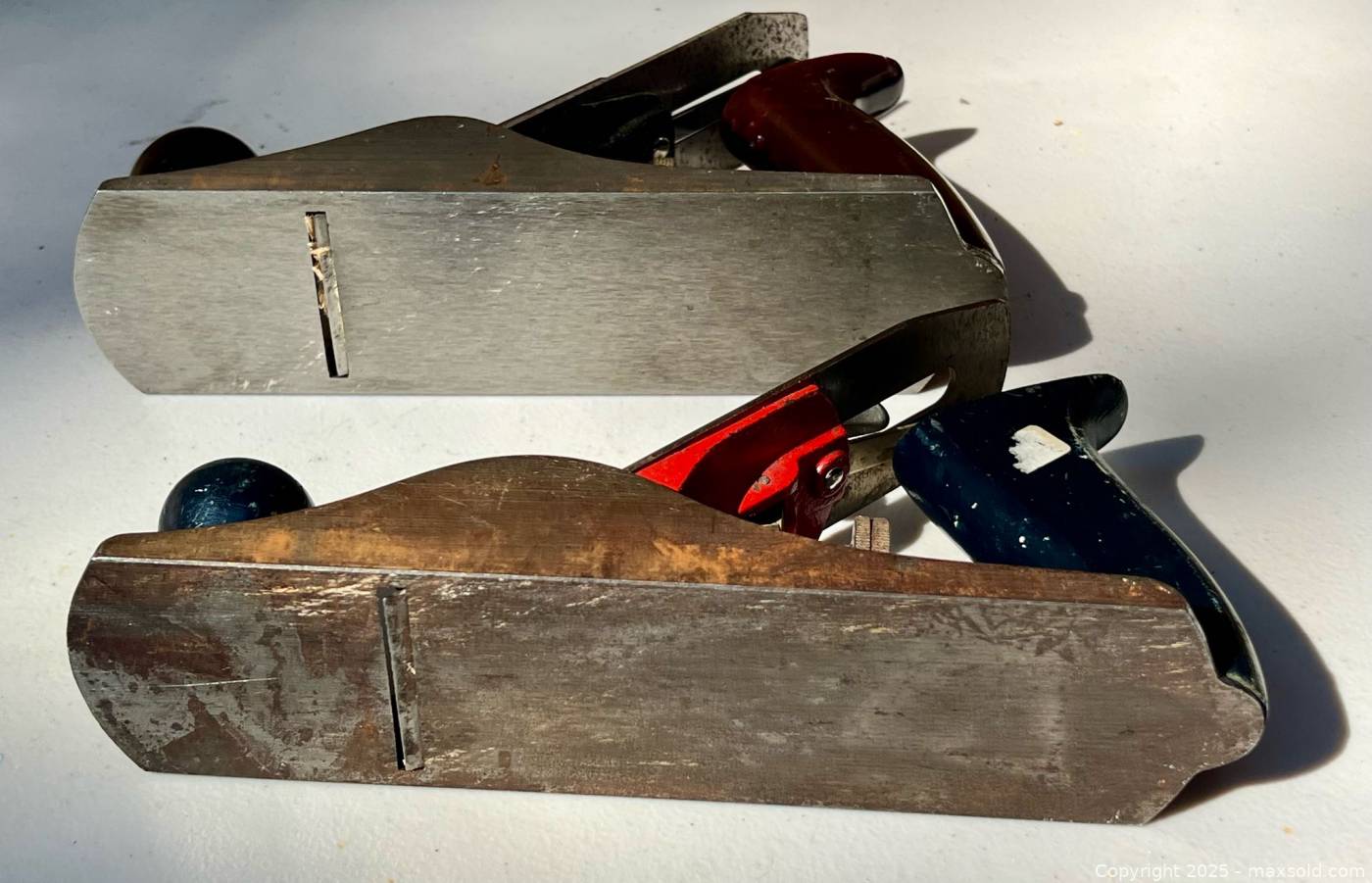 Pair of vintage cast-iron bench hand planes | Maxsold