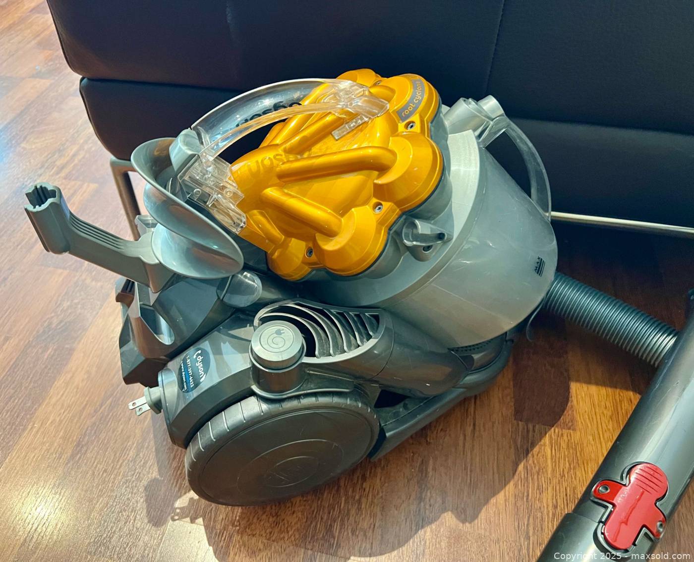 Dyson Stowaway canister vacuum | Maxsold