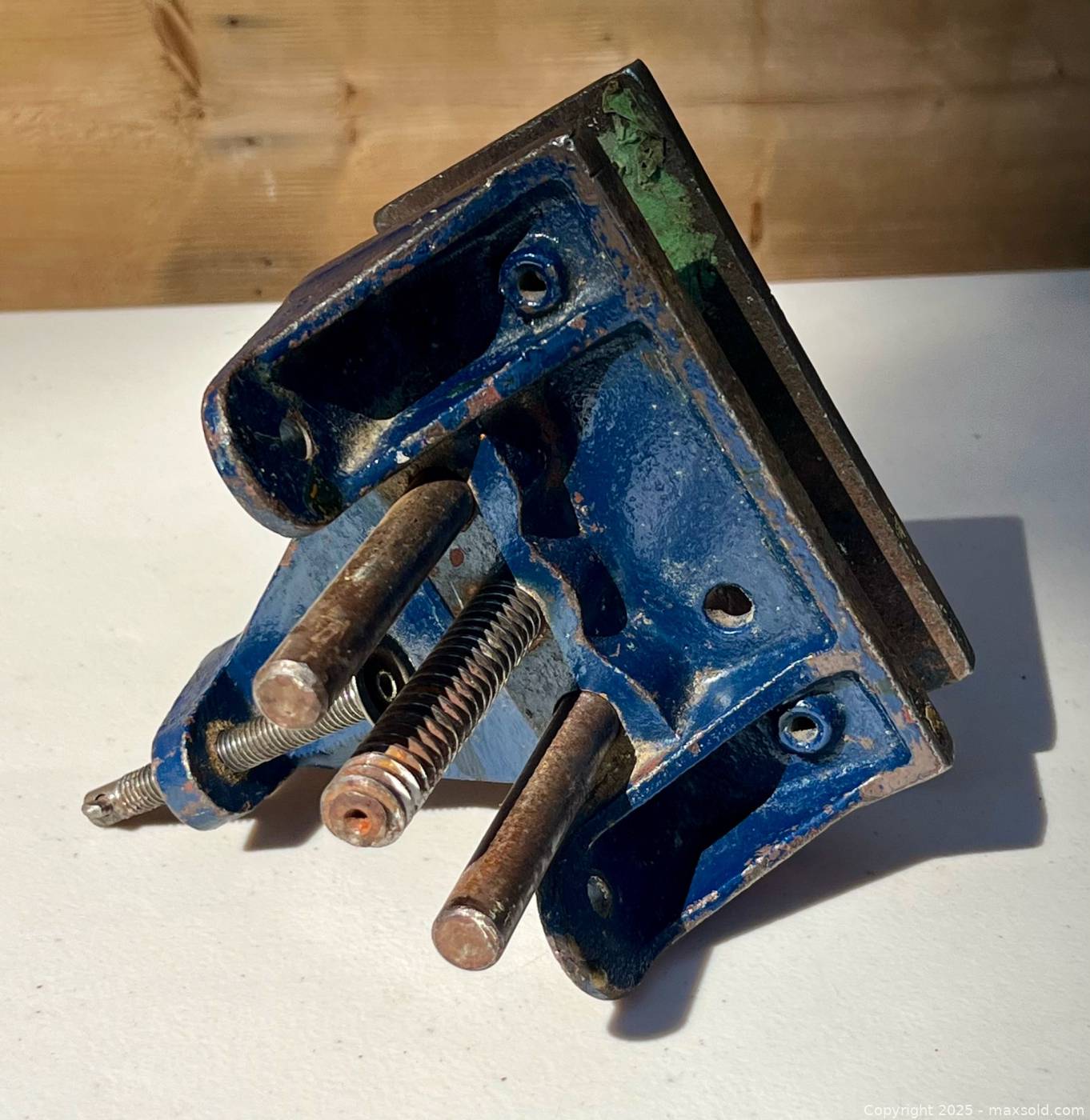 Vintage Mastercraft bench vise | Maxsold