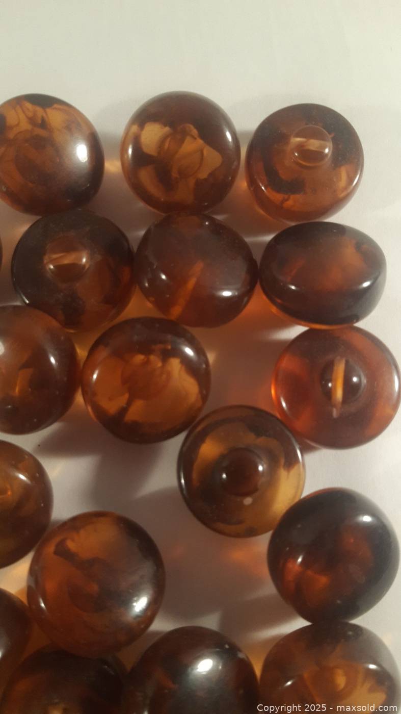 21 Amber Bakelite Buttons 20mm | Maxsold