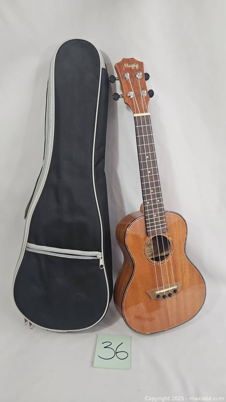 Muigi Wooden Ukulele with Gig Bag, Glossy Finish | Maxsold