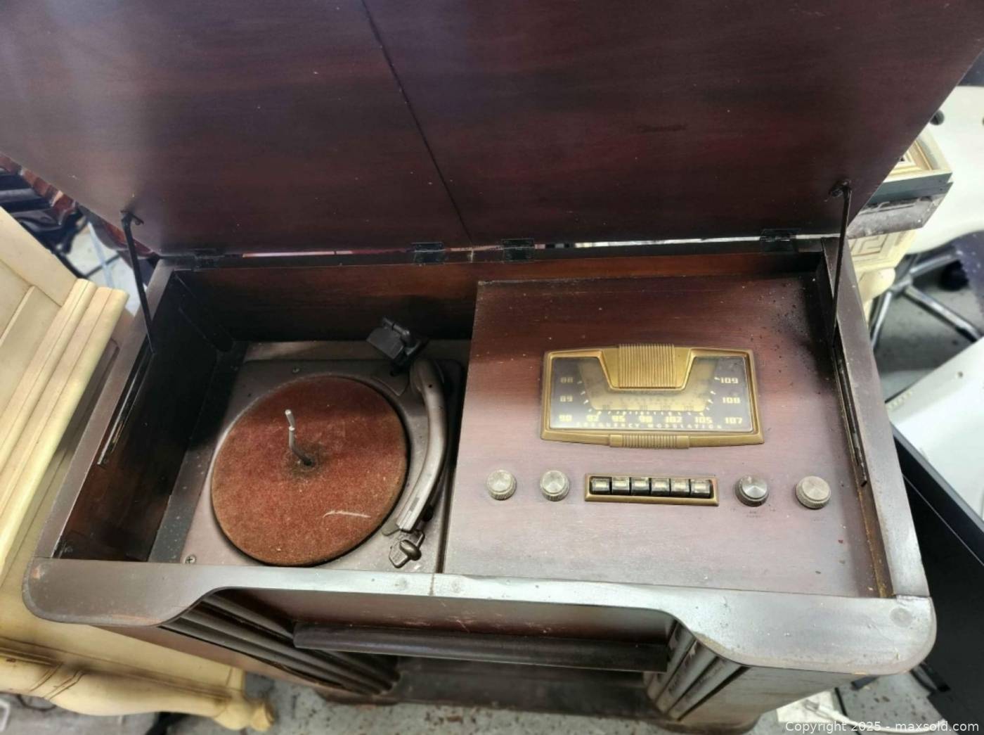 Vintage Bendix Radio Console | Maxsold