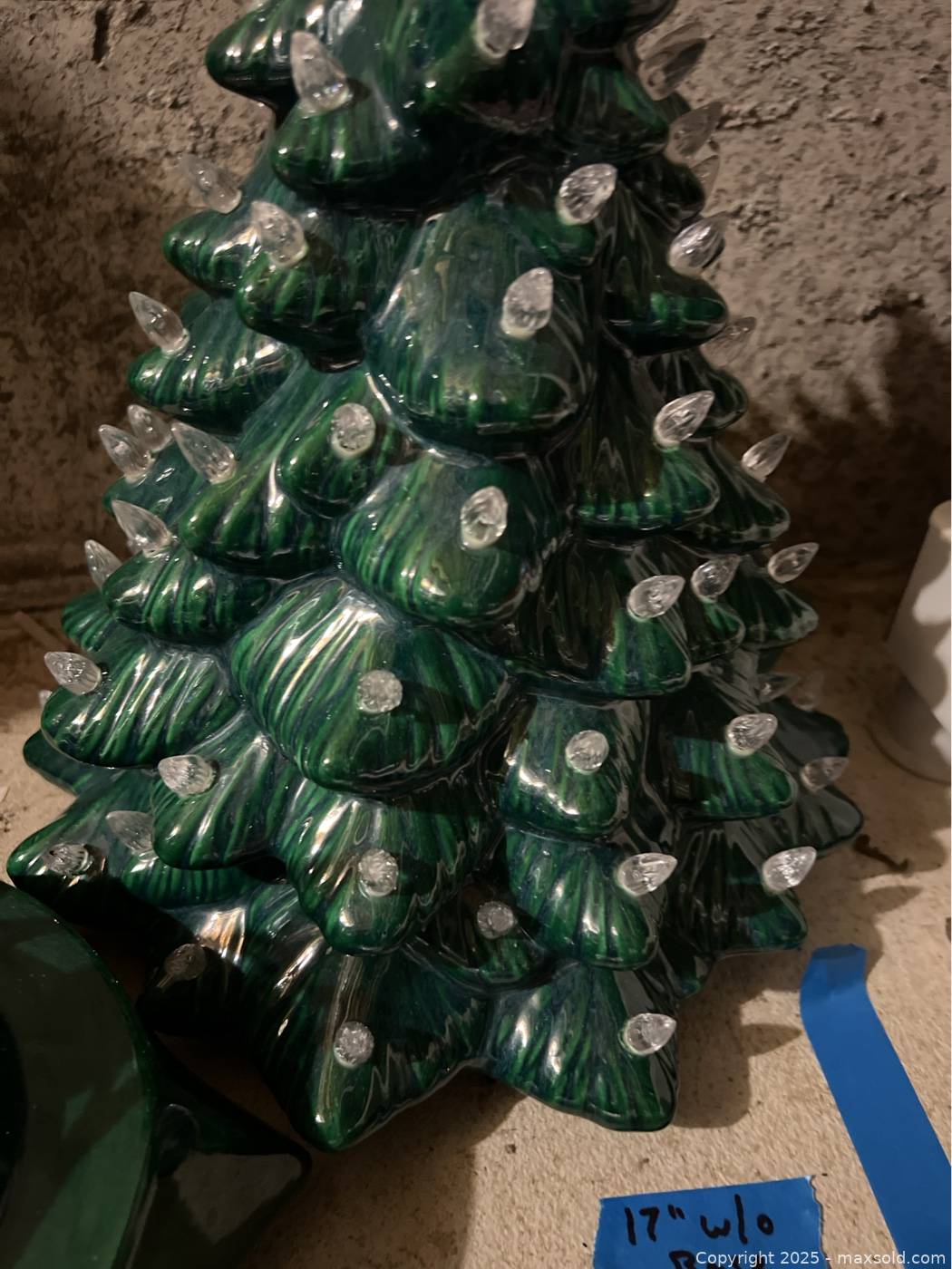 Holland Mold Ceramic Lighted Christmas Tree with Base | Maxsold