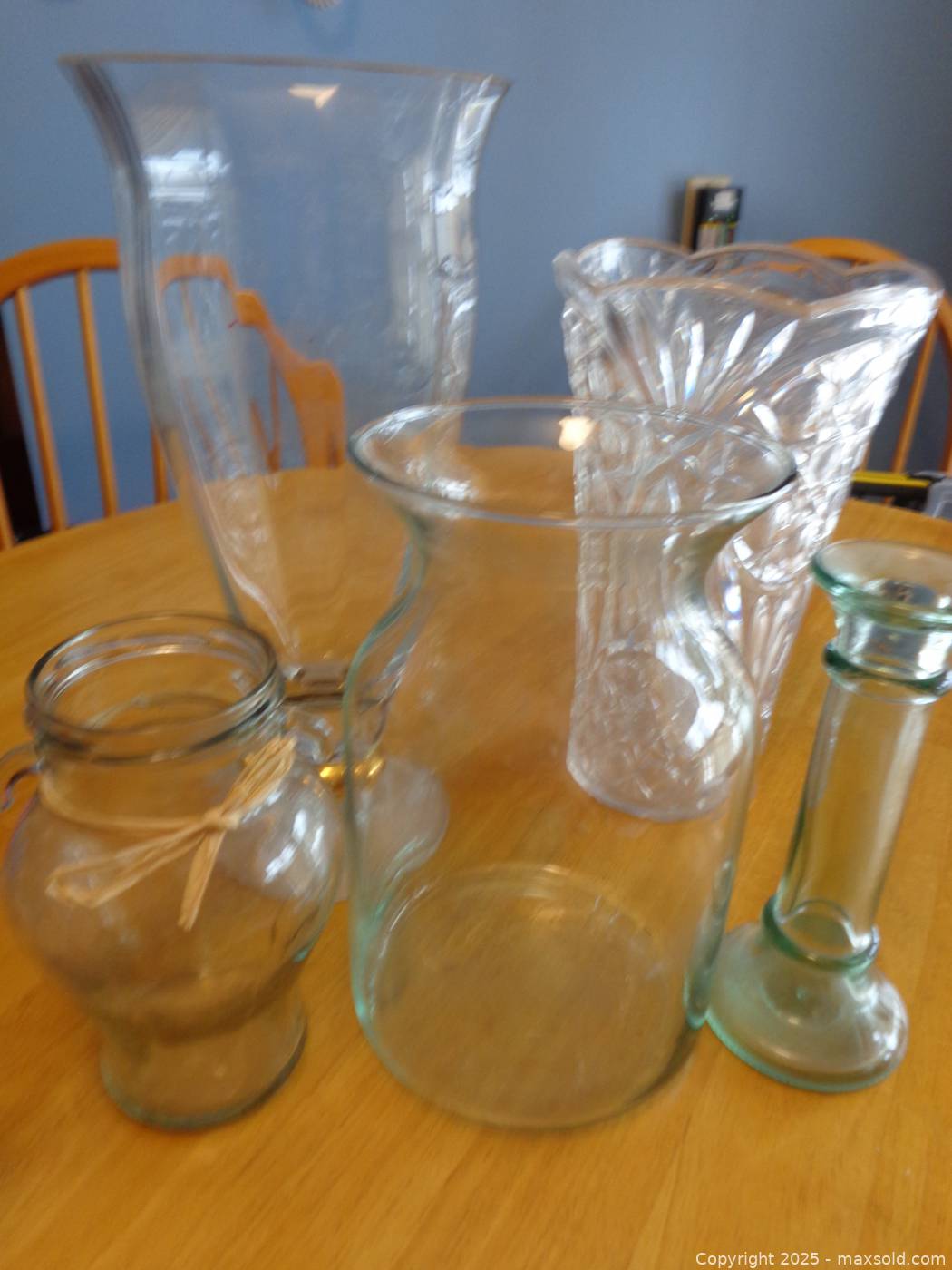 Assorted glass, ceramic and metal vases – 8 pcs | Maxsold