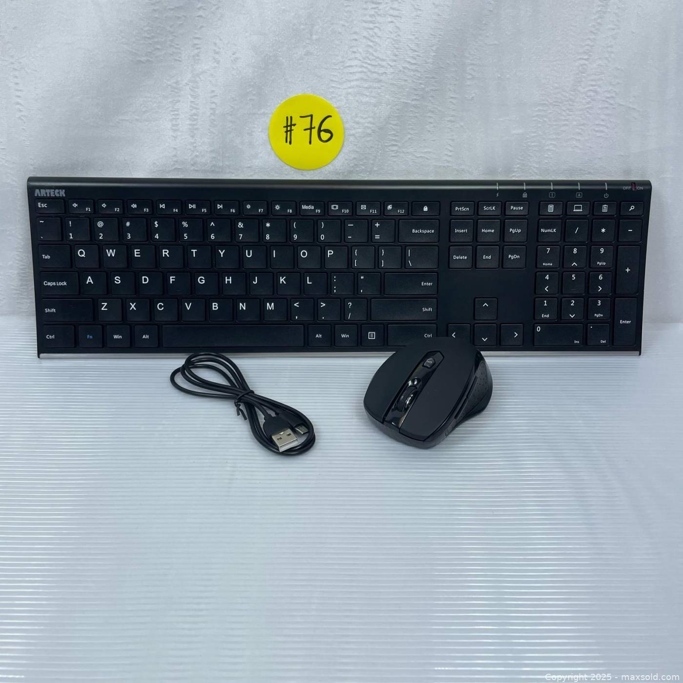 Wireless Keyboard and Mouse Set by Arteck in Excellent Condition | Maxsold