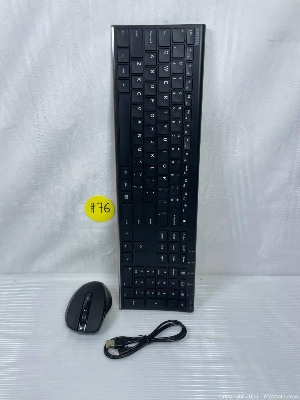 Wireless Keyboard and Mouse Set by Arteck in Excellent Condition | Maxsold