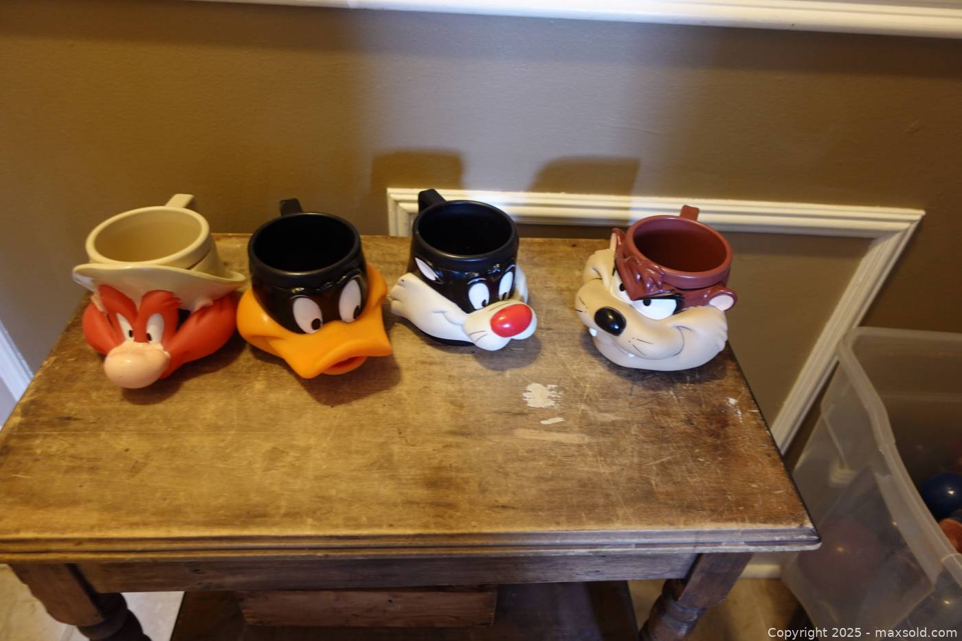 Plastic Looney Tunes Character Cups (4) | Maxsold