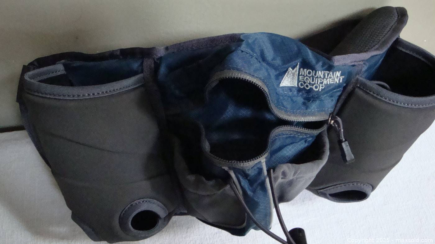 MEC hydration belt with dual bottle holsters | Maxsold