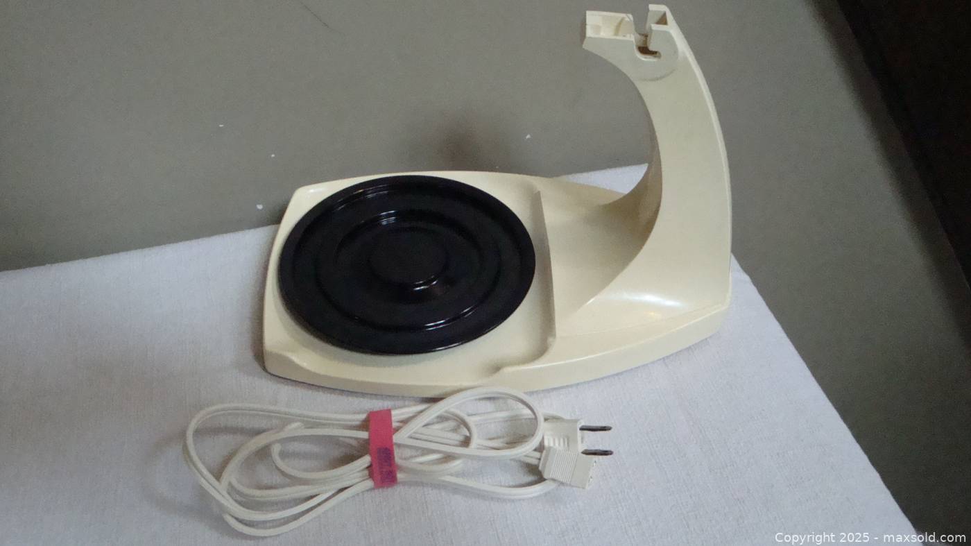 Sunbeam Mixmaster 12-Speed Stand Mixer | Maxsold