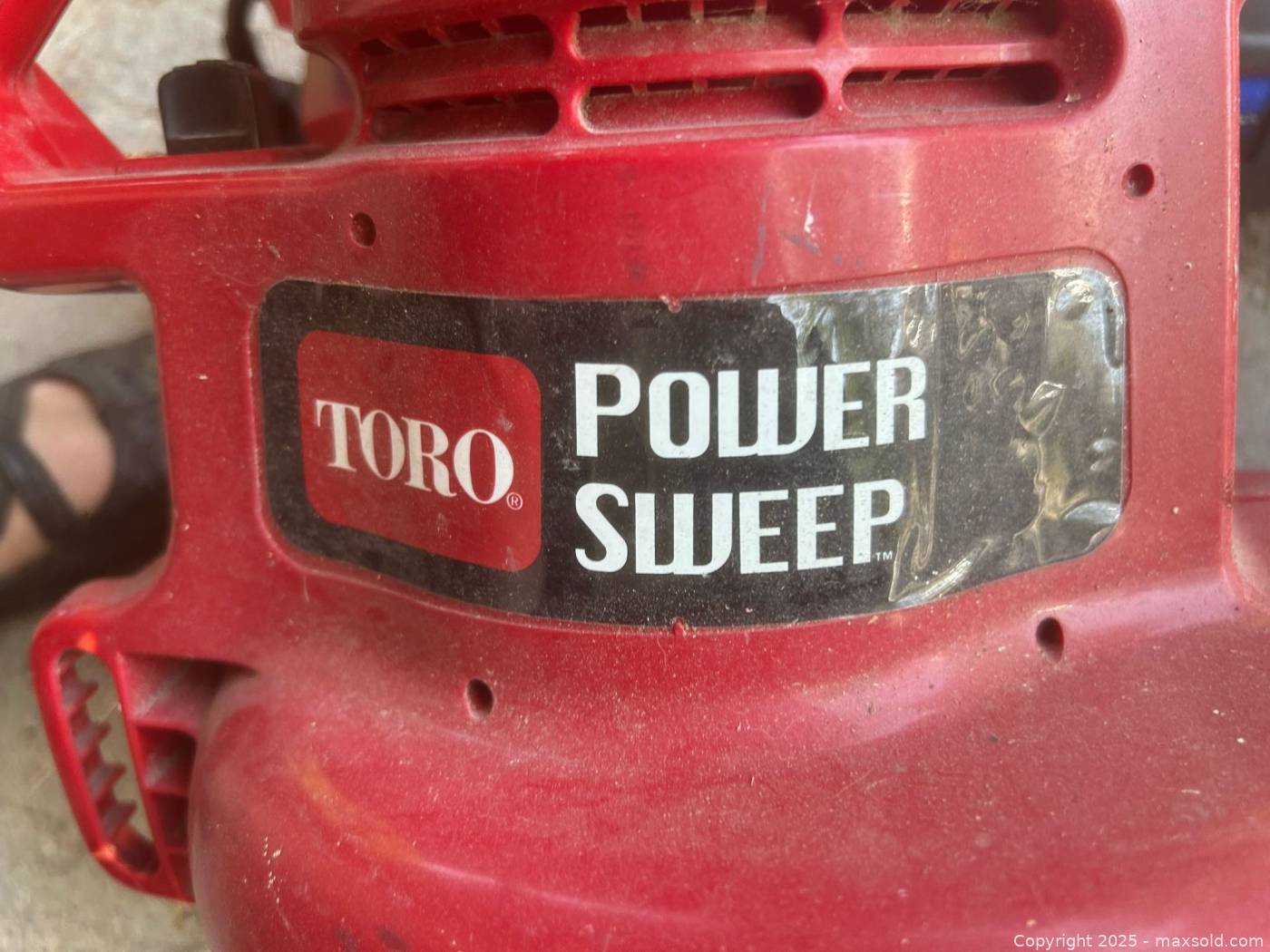 Toro PowerJet F700 and Power Sweep leaf blowers | Maxsold