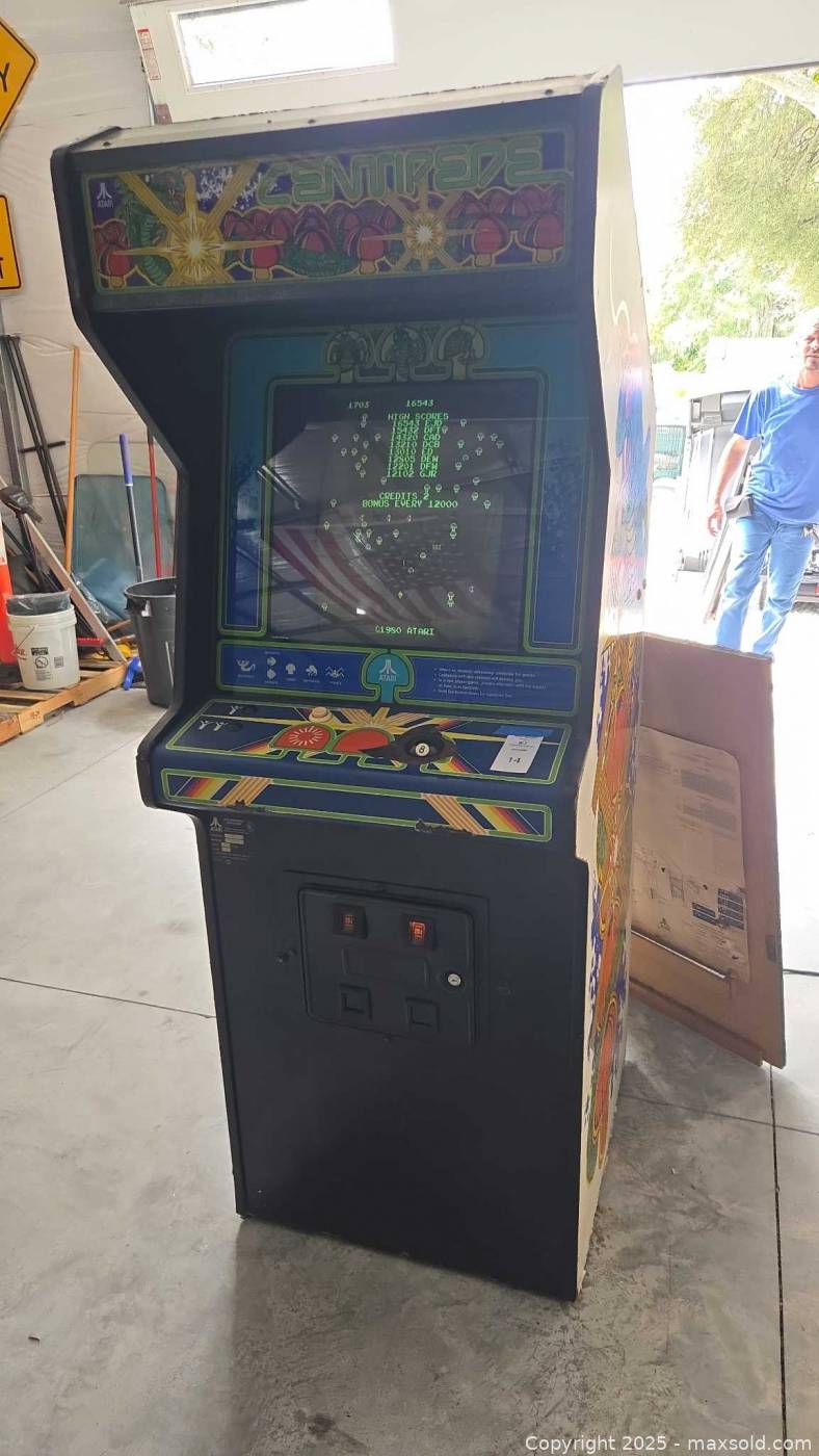 Atari Centipede Upright Arcade Machine | Maxsold