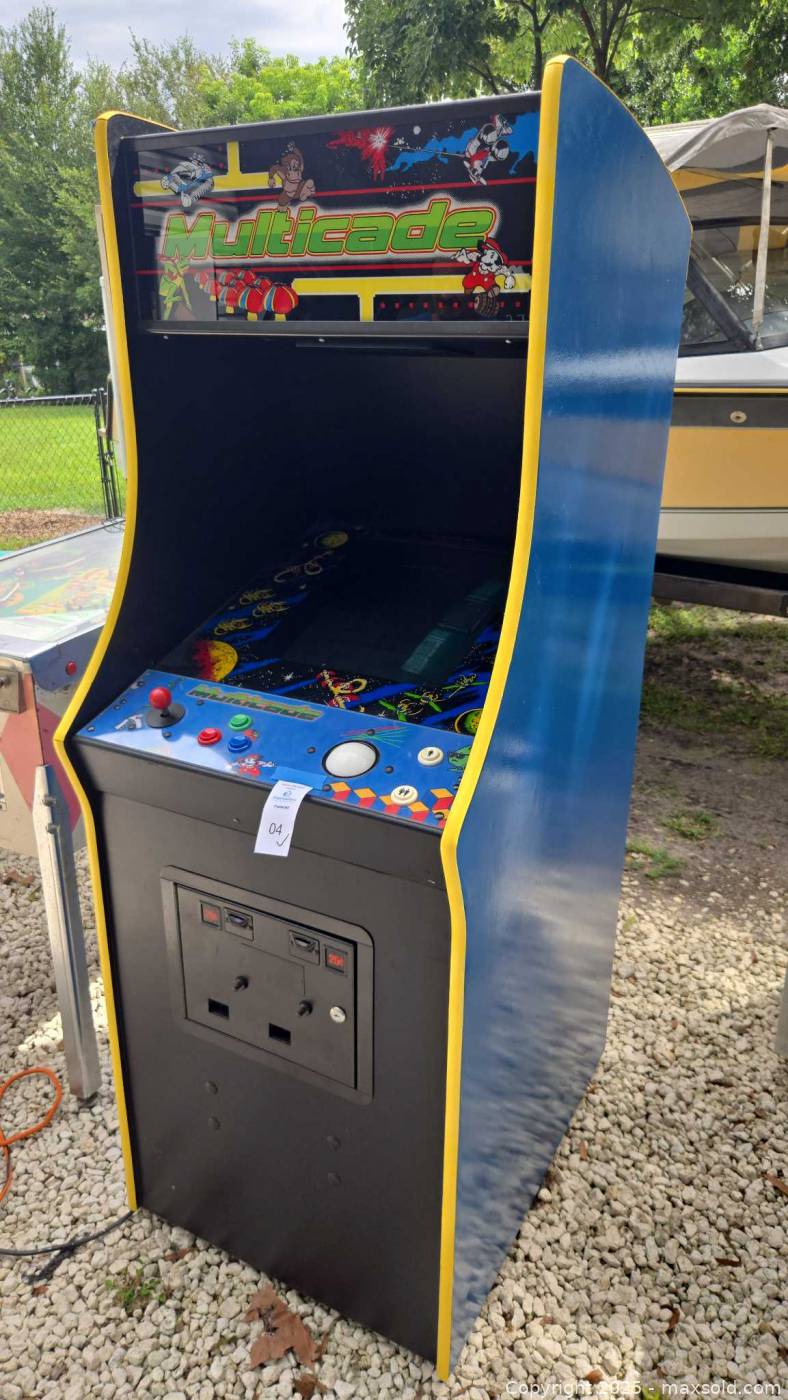 Multicade Upright Arcade Cabinet 60-in-1 CRT | Maxsold