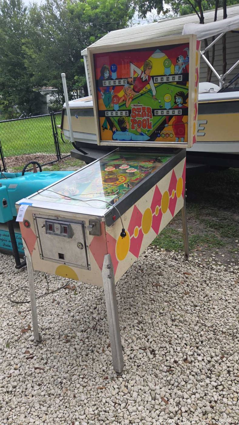 Williams Star Pool pinball machine | Maxsold
