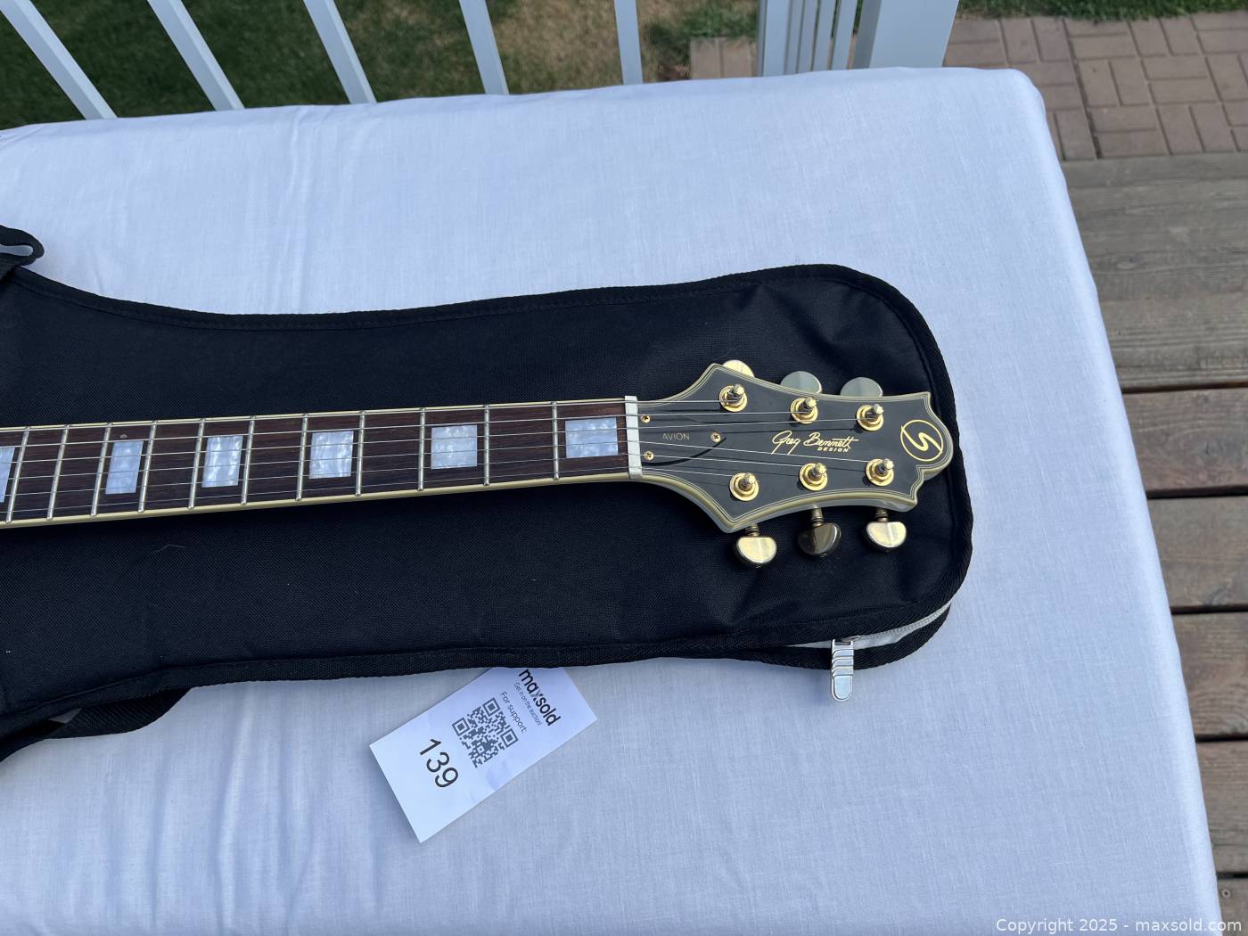 Samick Greg Bennett Avion electric guitar with Gibson USA gig bag | Maxsold
