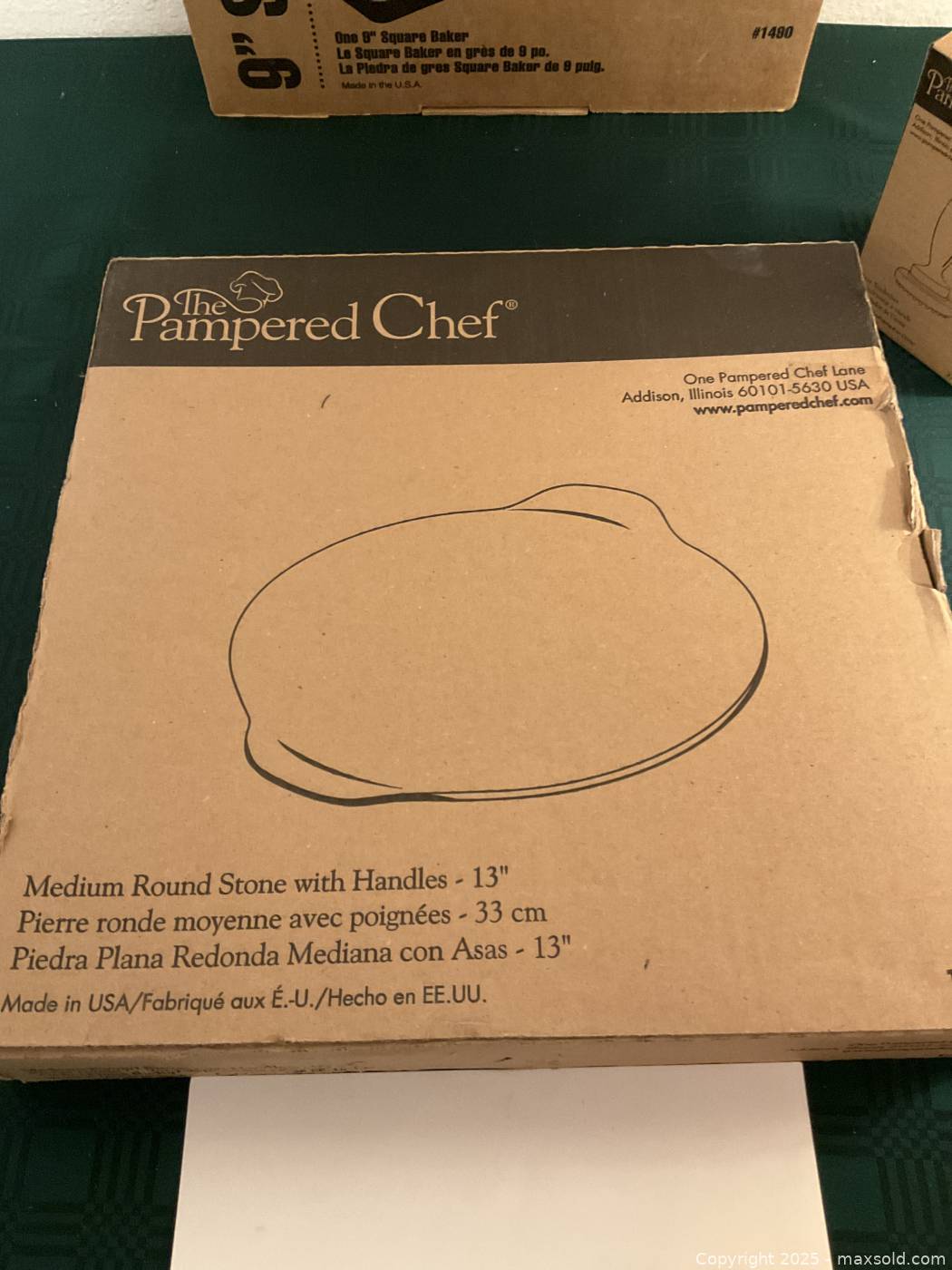 Pampered Chef bakeware and meat tenderizer | Maxsold