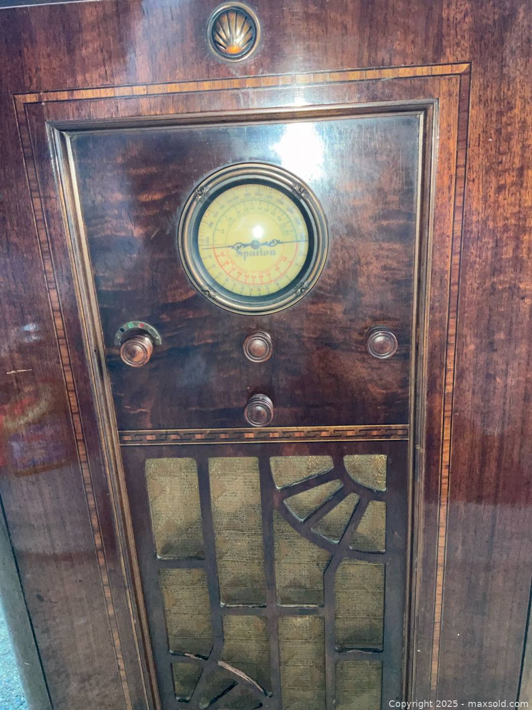 Sparton wooden tube console radio | Maxsold