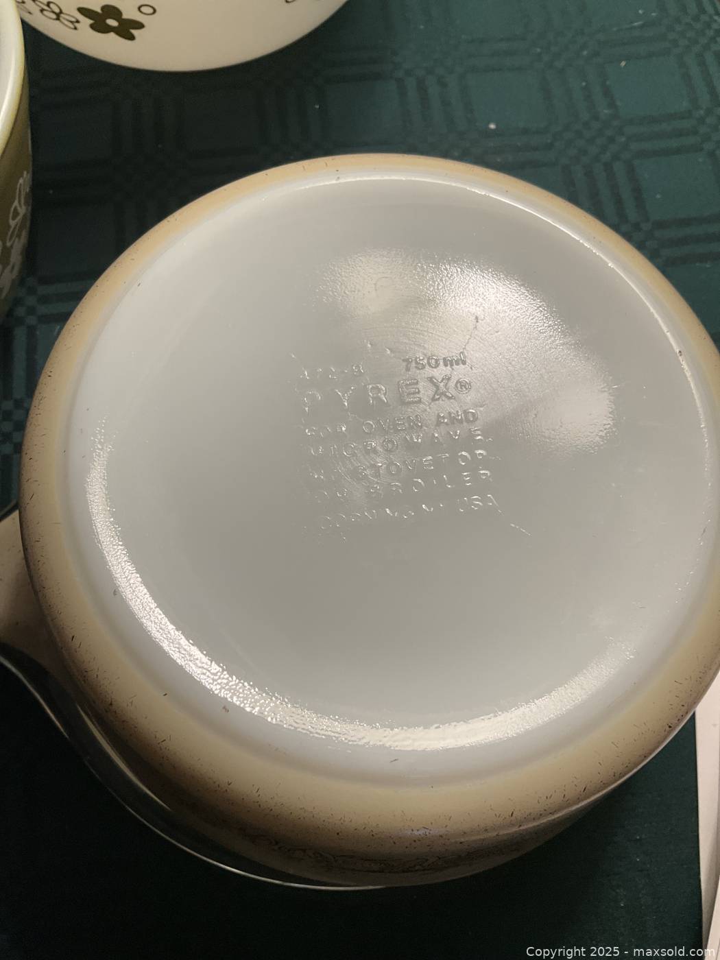 Pyrex and Corning Ware casseroles, bowls, lids | Maxsold