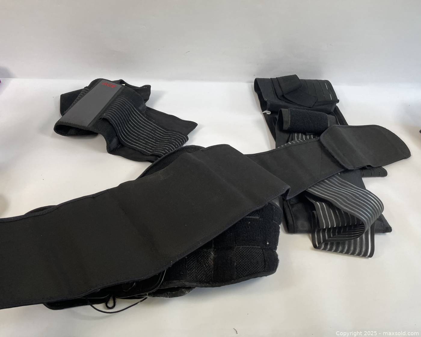 5 Black Back Brace Relief Belts | Maxsold