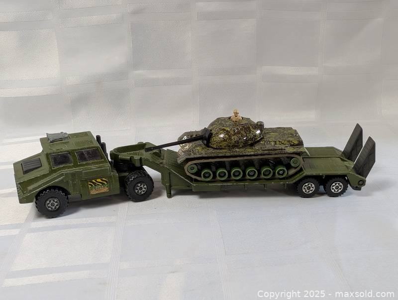 Matchbox Battle Kings tank carrier set | Maxsold