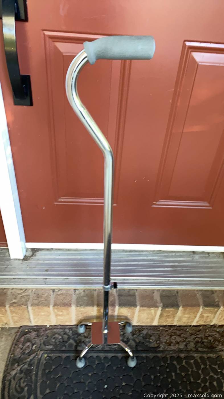 Adjustable height metal quad cane | Maxsold