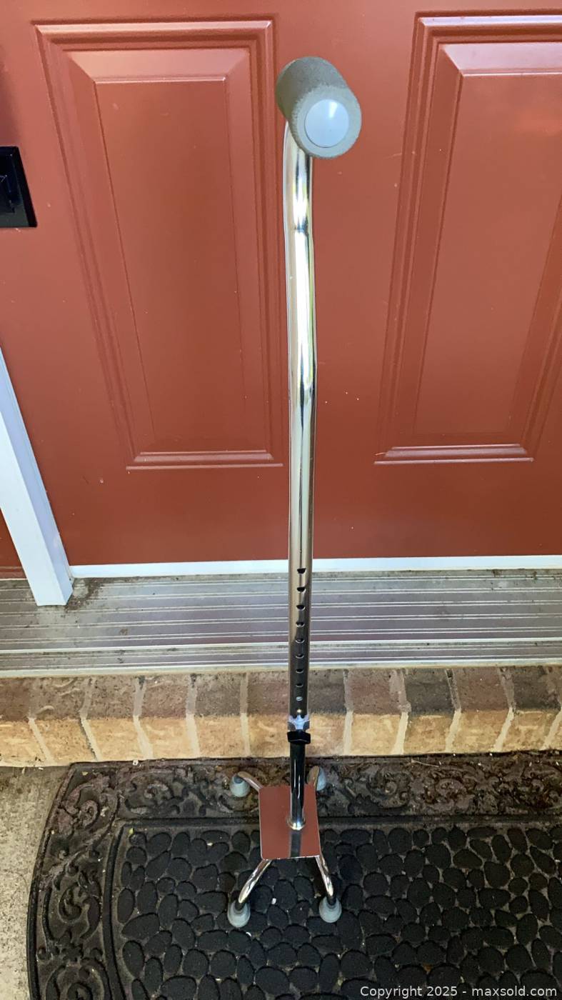 Adjustable height metal quad cane | Maxsold