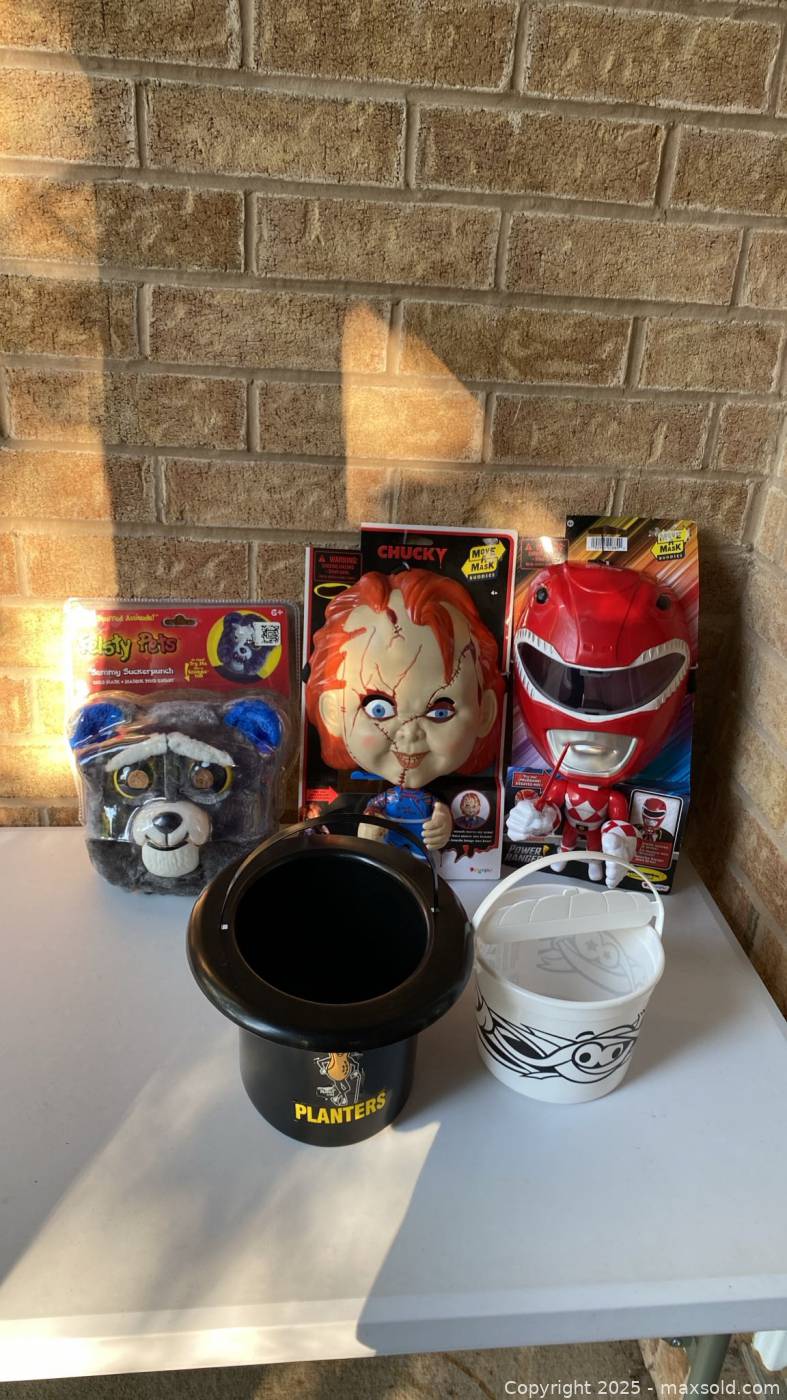 Chucky, Red Ranger, Feisty masks, 2 pails | Maxsold