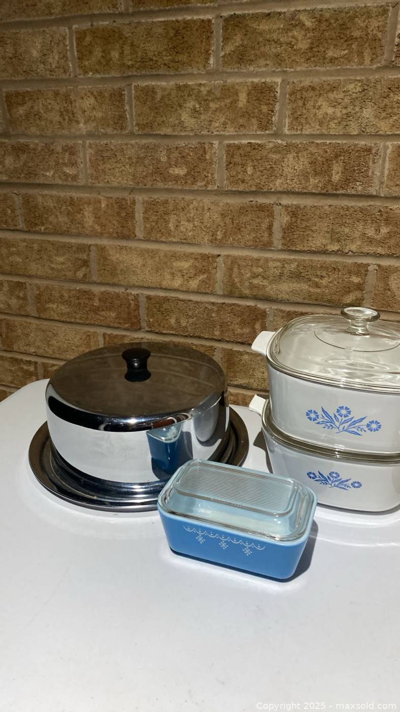 Corning Ware casseroles, Pyrex dish, cake carrier, Fire King bowl, mug ...