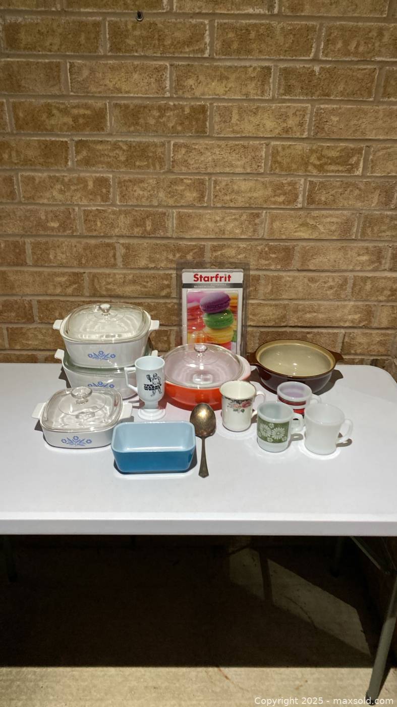 Vintage CorningWare Pyrex Cookware & Drinkware Lot | Maxsold