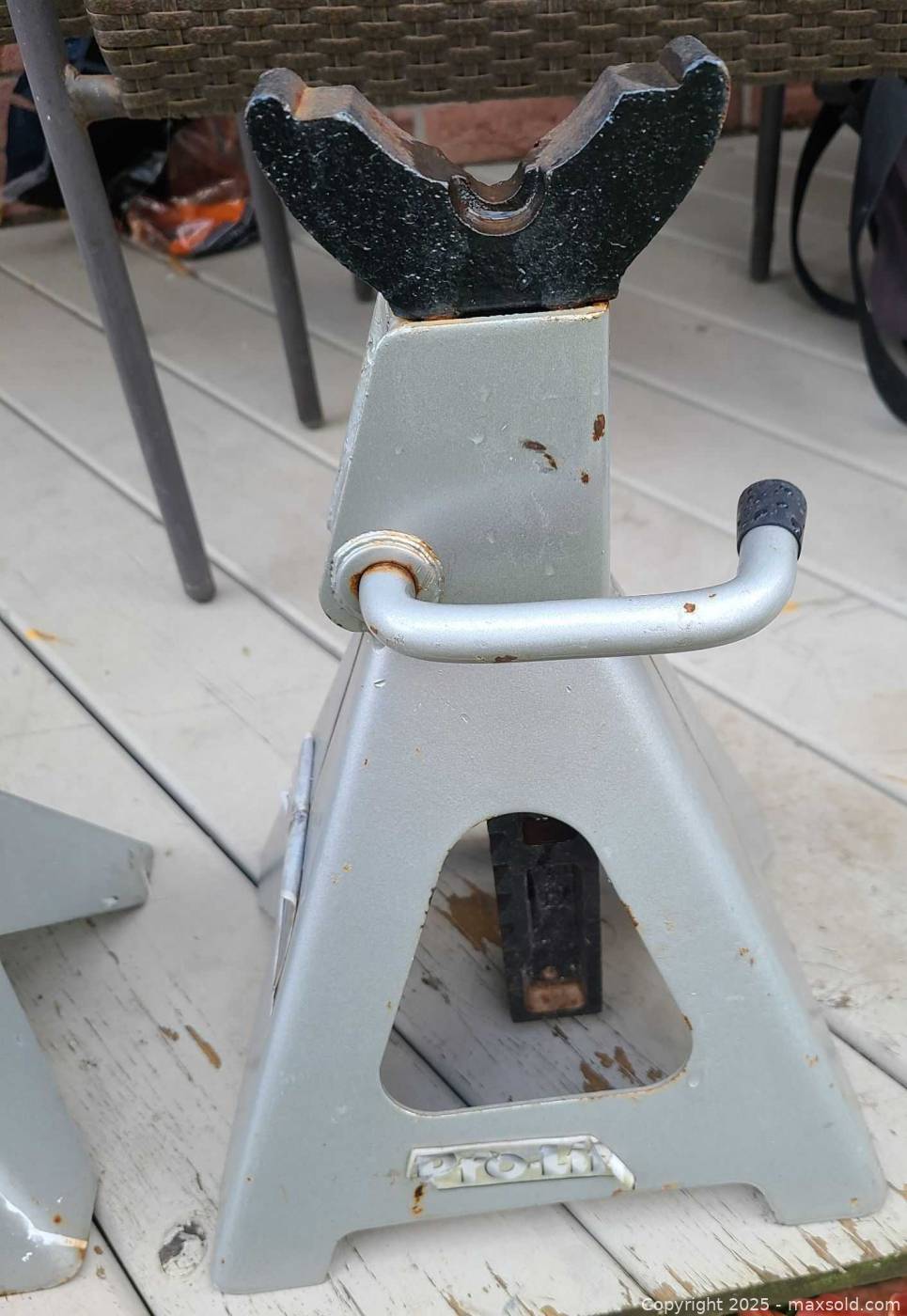 Pair metal adjustable jack stands | Maxsold