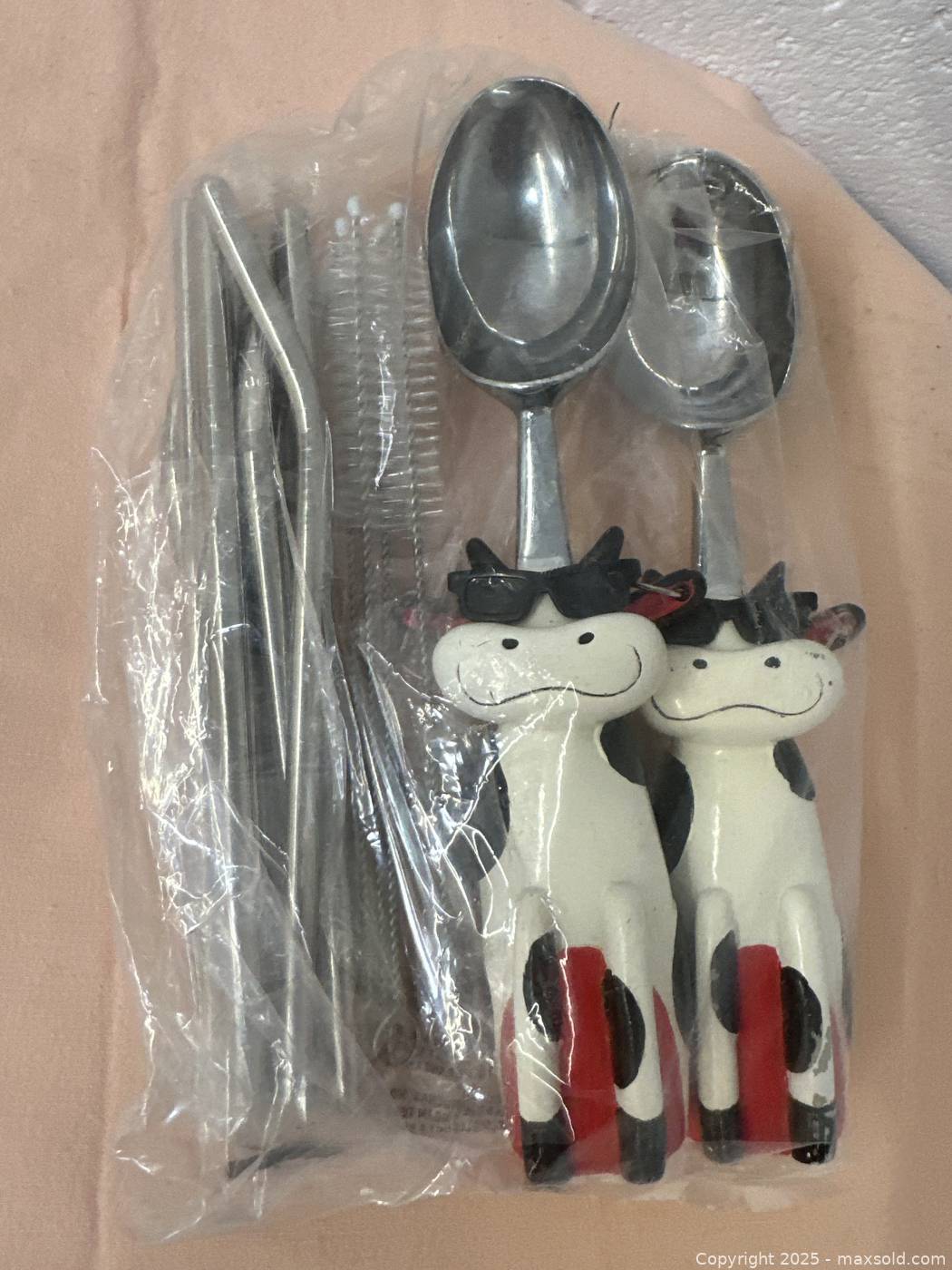 Vintage Ice Cream and Milkshake Set with Cow Handles | Maxsold