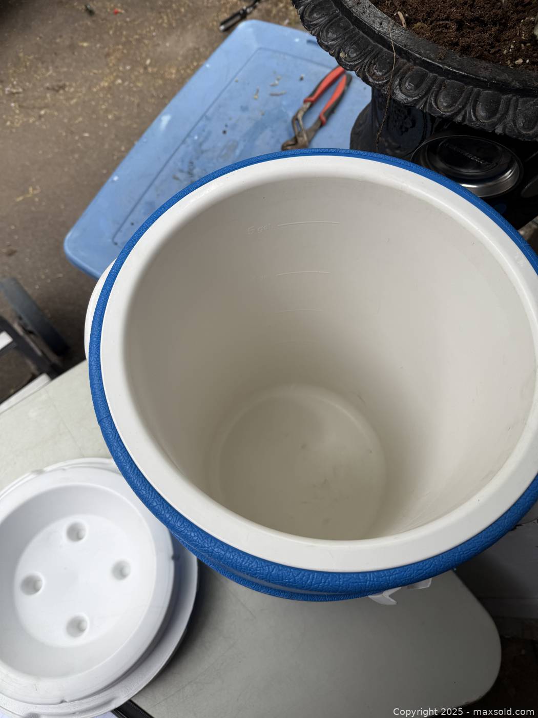 Igloo 5 Gallon Drinking Water Beverage Cooler | Maxsold