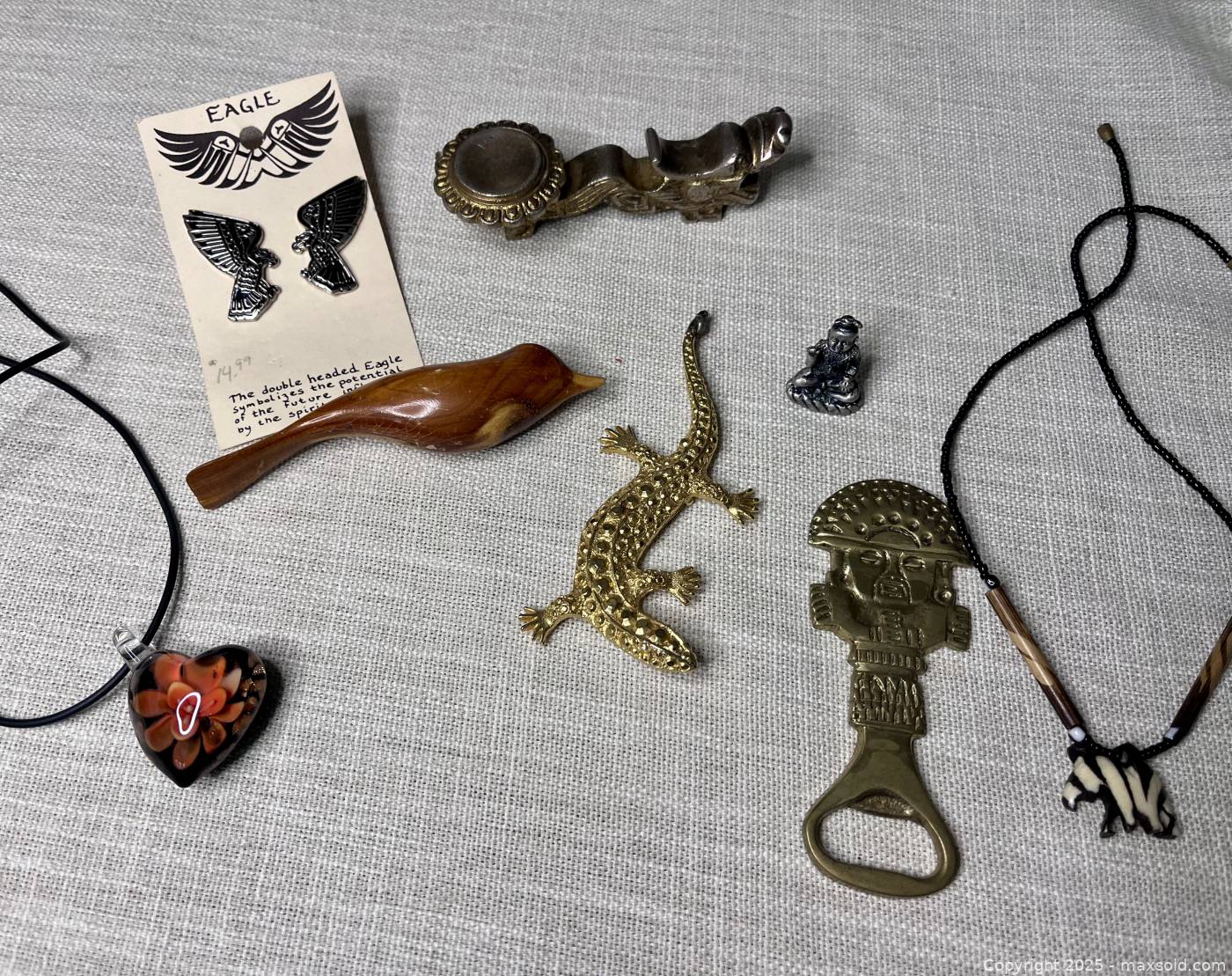 Collection of trinkets and jewelry | Maxsold