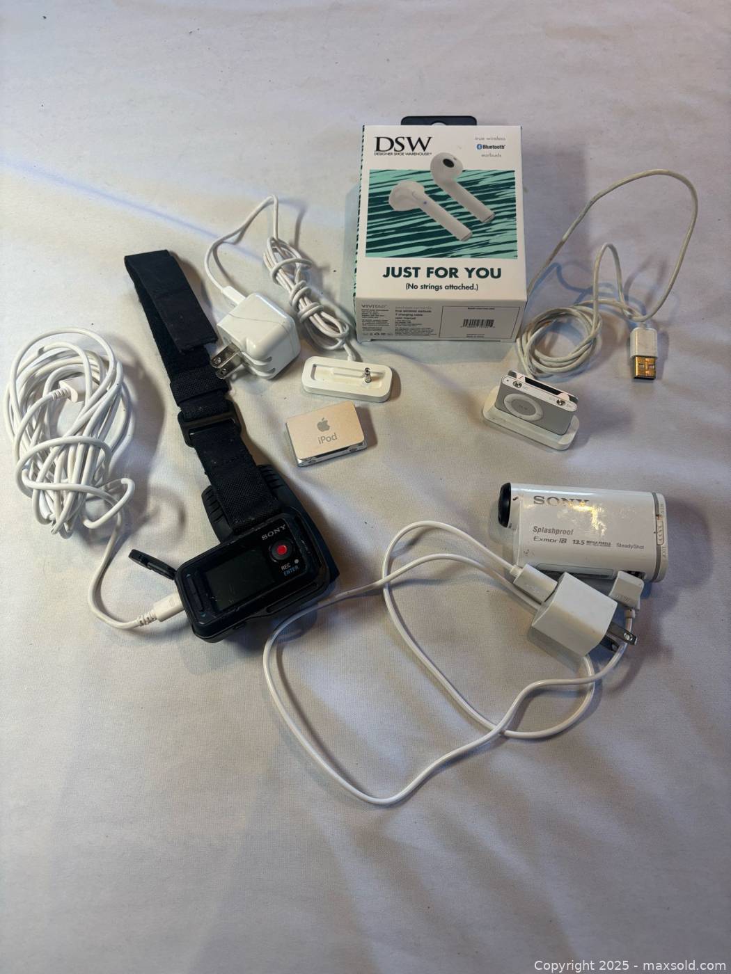 Sony camcorders, Apple iPods, DSW earbuds | Maxsold