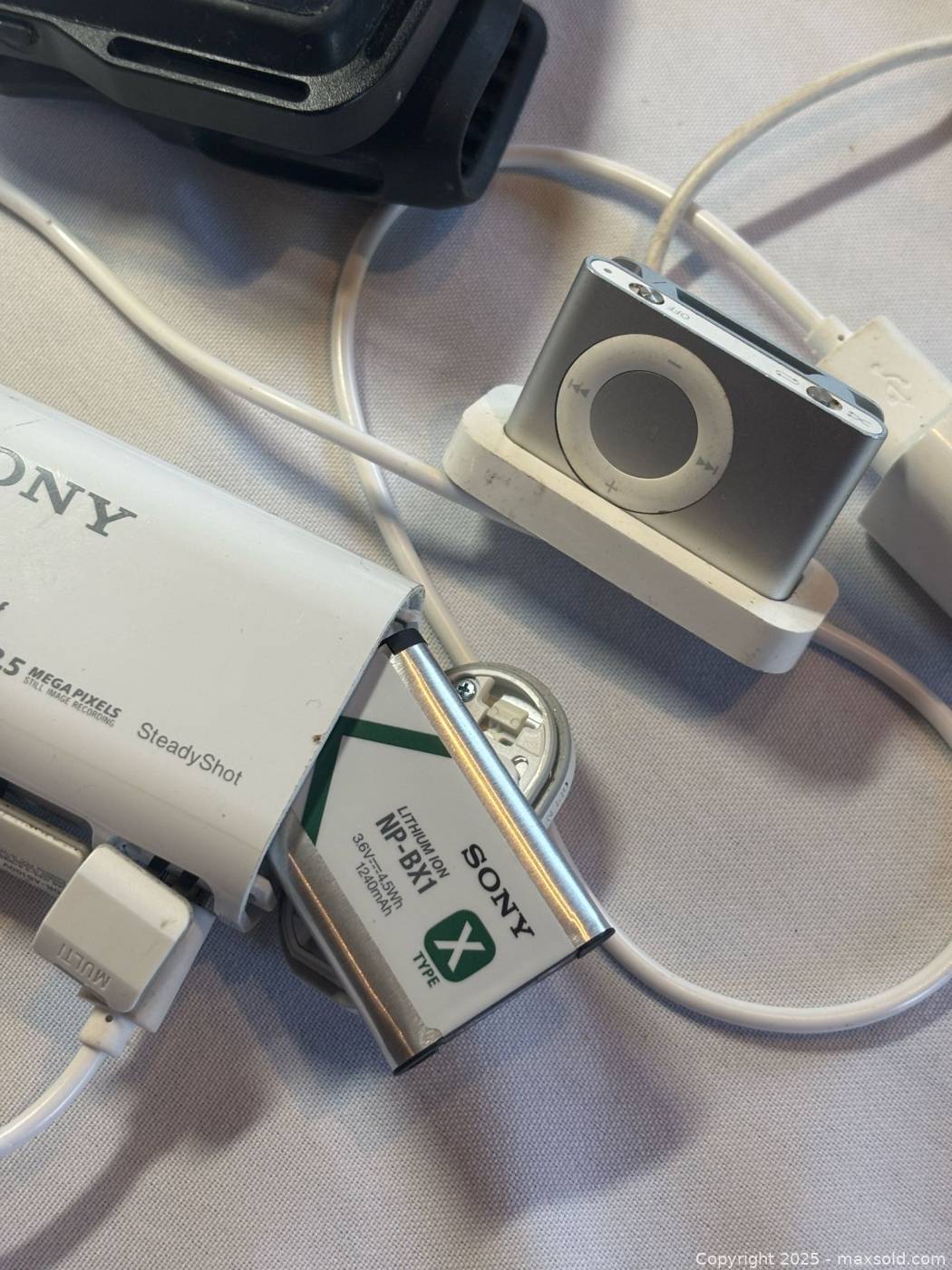 Sony camcorders, Apple iPods, DSW earbuds | Maxsold