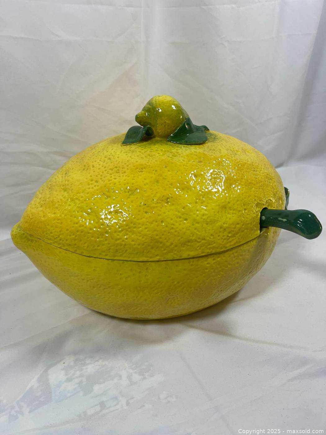 Ceramic lemon shaped covered dish | Maxsold