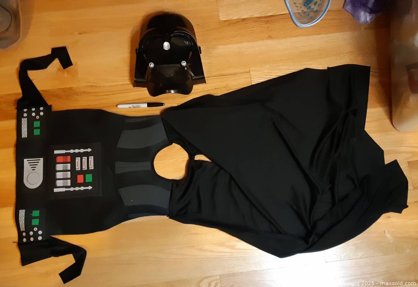 Child Darth Vader & Buzz Lightyear costumes | Maxsold