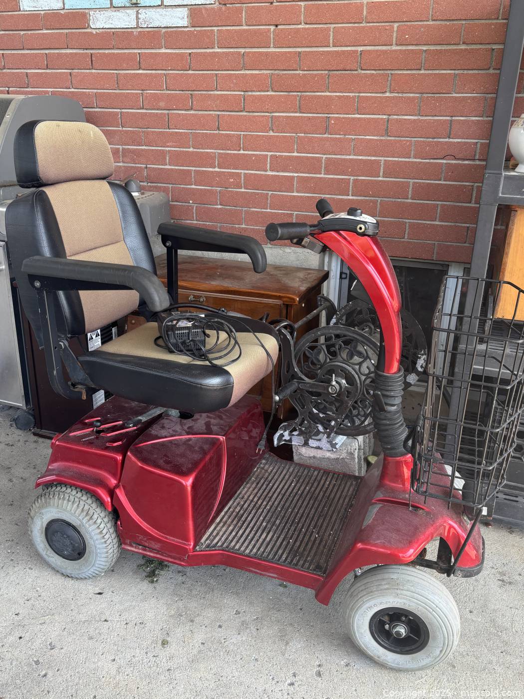 Fortress 1700 Series Mobility Scooter with Battery Charger and Key ...