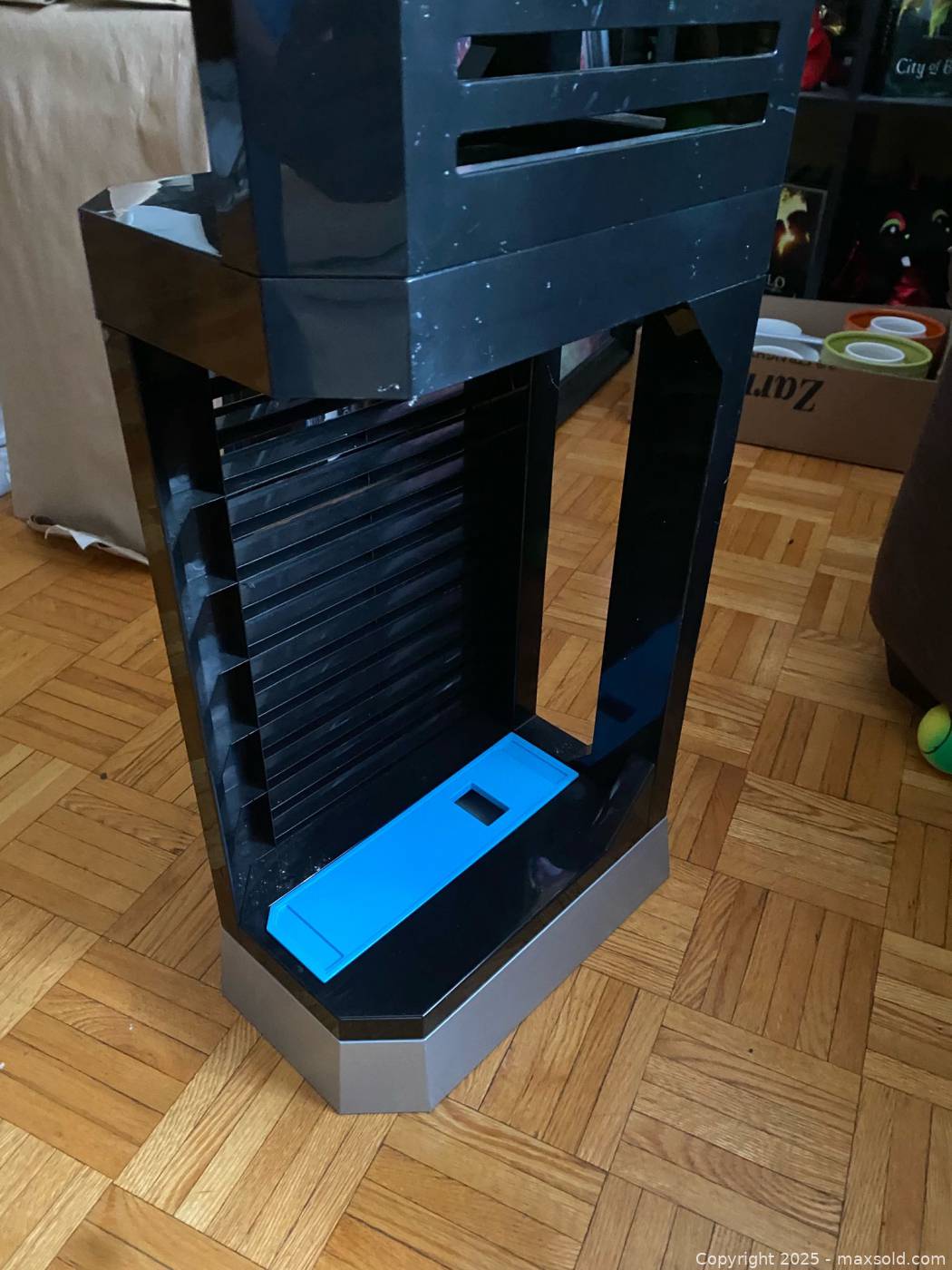 Nintendo Wii Retail Store Display Tower | Maxsold