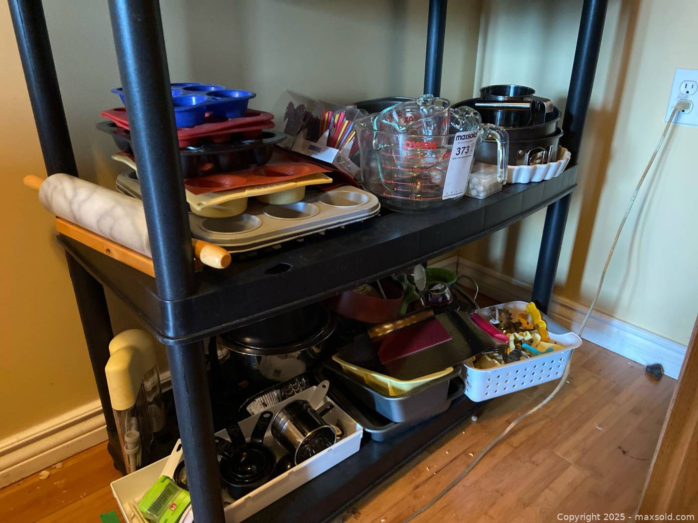 Large mixed bakeware and tools lot | Maxsold